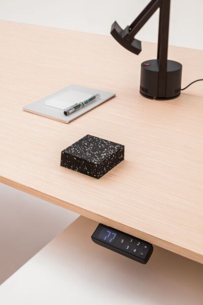 Gravity executive desk height adjustment | .mdd | MDD