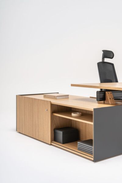 Viga executive desk with storage and pedestal | .mdd