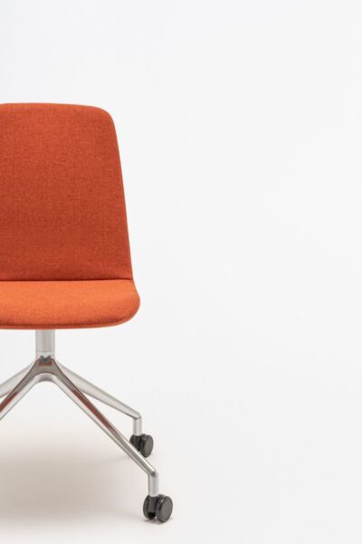 Ulti chair polished aluminium base | .mdd | MDD