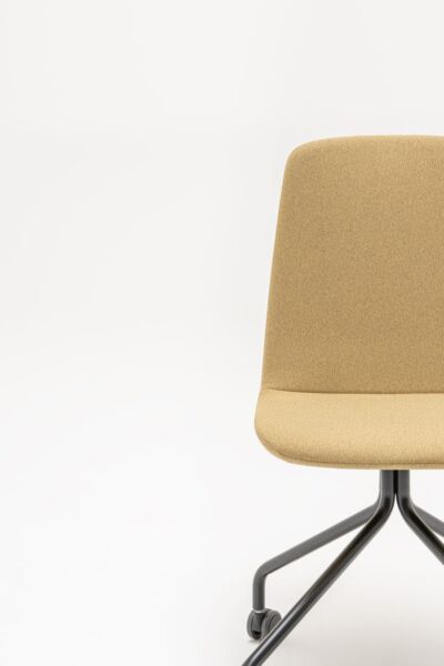 Ulti chair 4-star base with castors | .mdd | MDD
