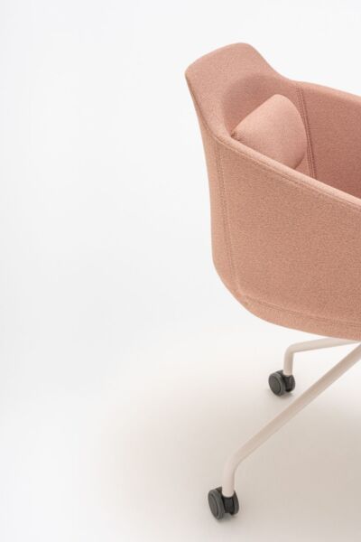 Ultra chair 4-star base with castors | .mdd | MDD