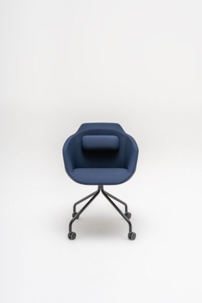 Ultra chair 4-star base with castors | .mdd | MDD