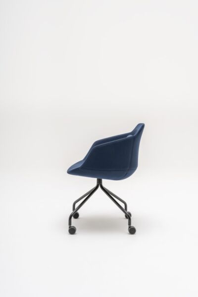 Ultra chair 4-star base with castors | .mdd | MDD