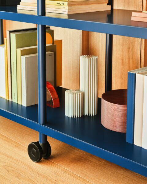 Stilt bookcase | .mdd | MDD