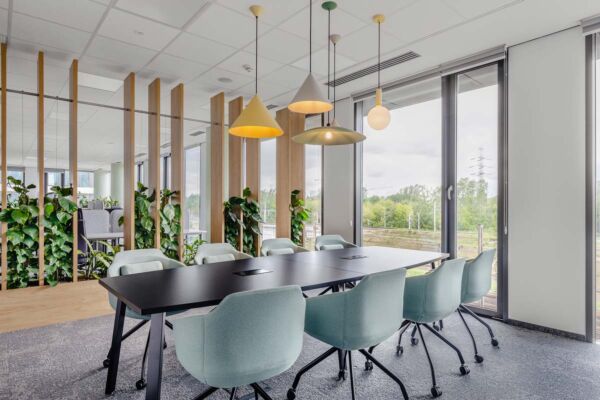 Ultra chair 4-star base with castors | MDD