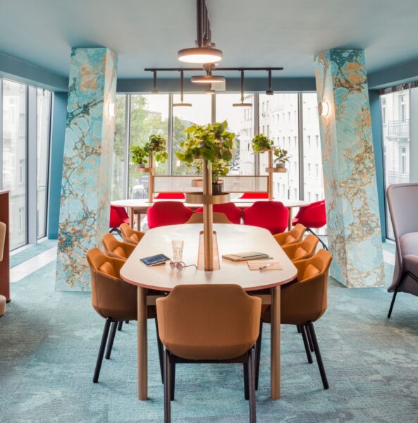 Ultra chair with wooden base | .mdd | MDD